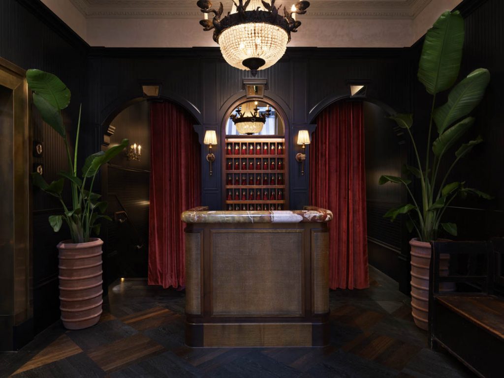 The MAINE Mayfair blends old-world British elegance with New England ...
